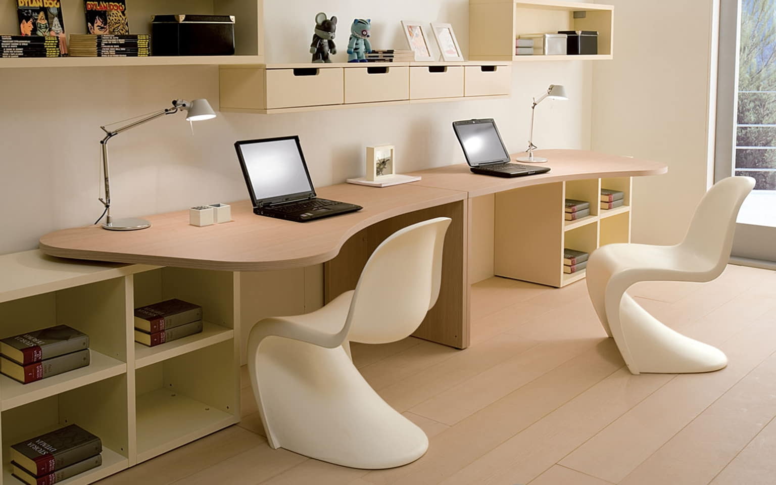 Custom Made Desk - WoodSharpener